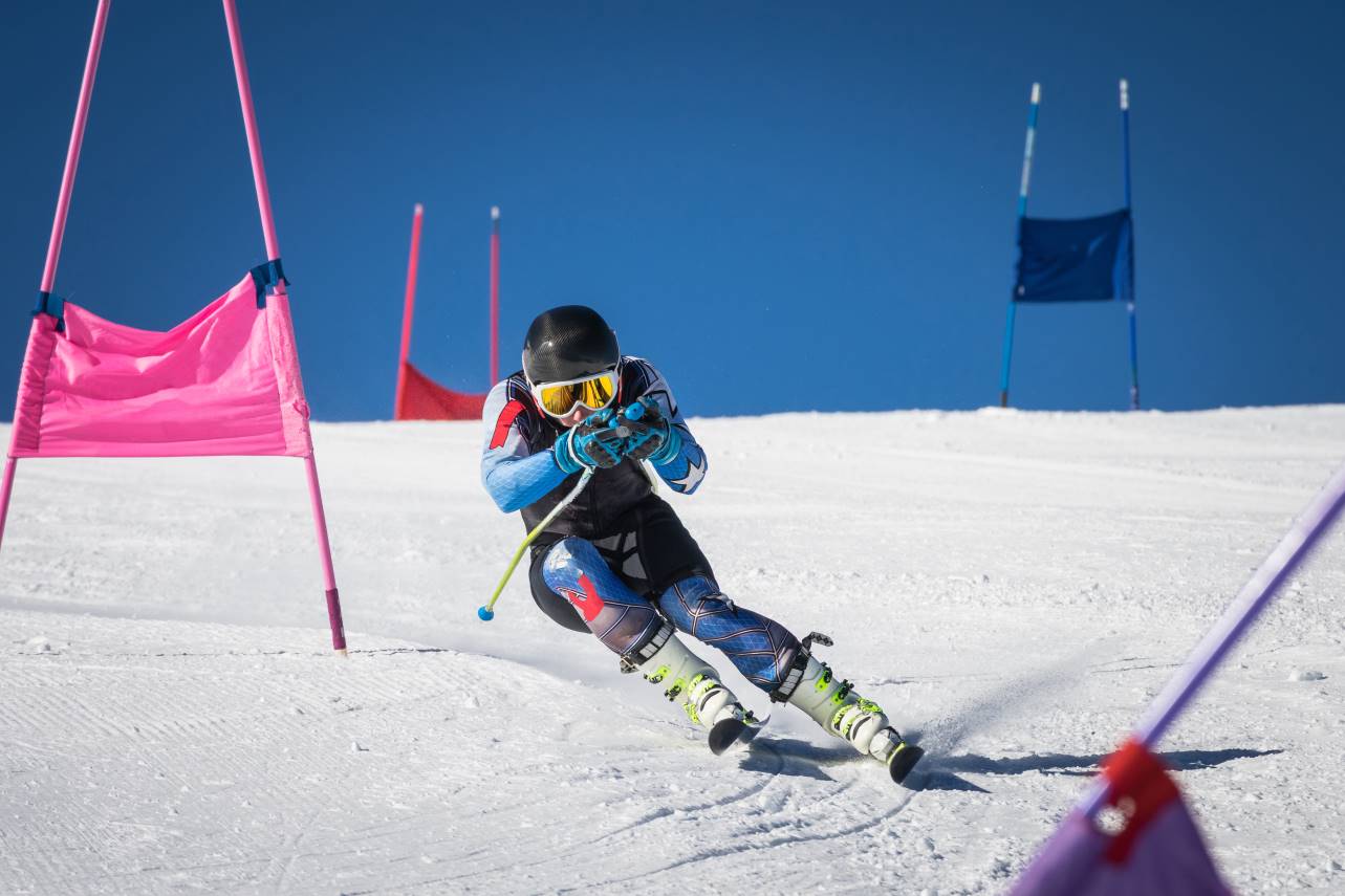 Alpine Skiing - fast-paced action on snow-white slopes! Be a part of ...